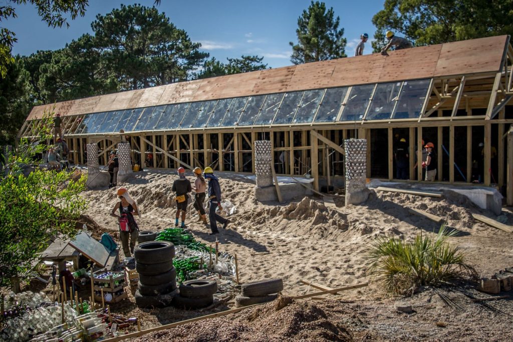 Maison "Earthship" par Michael Reynolds - Cours BTP